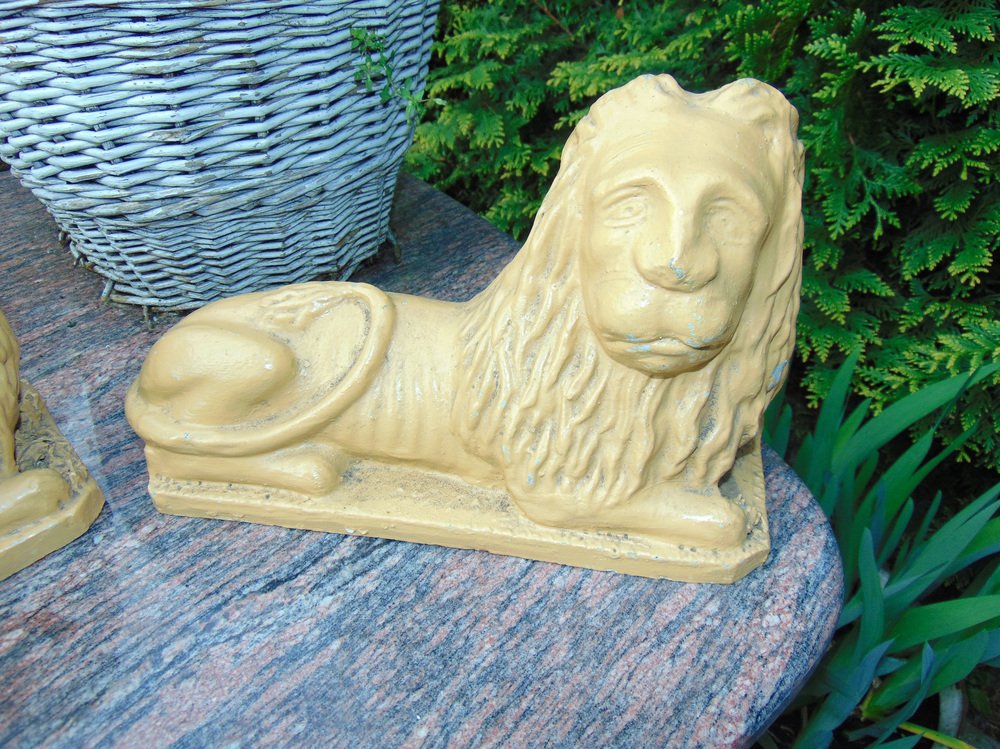Art Deco Ceramic Lion Figure for sale at Pamono