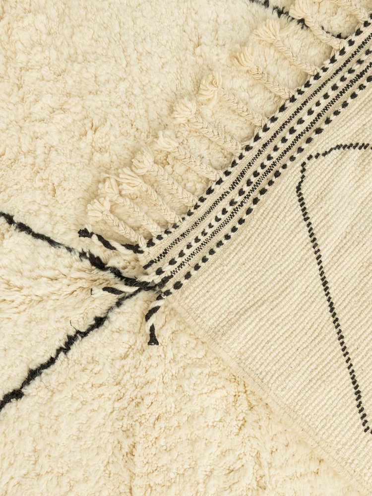 Vintage Berber Beni Rug for sale at Pamono