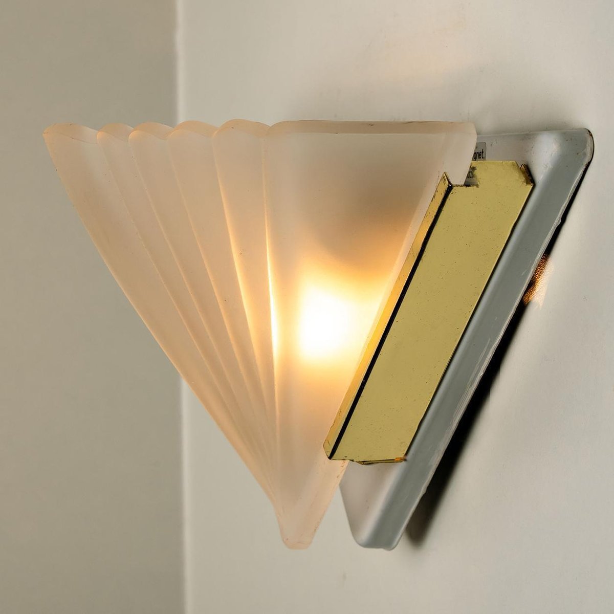 Art Deco Triangle-Shaped Wall Sconce for sale at Pamono