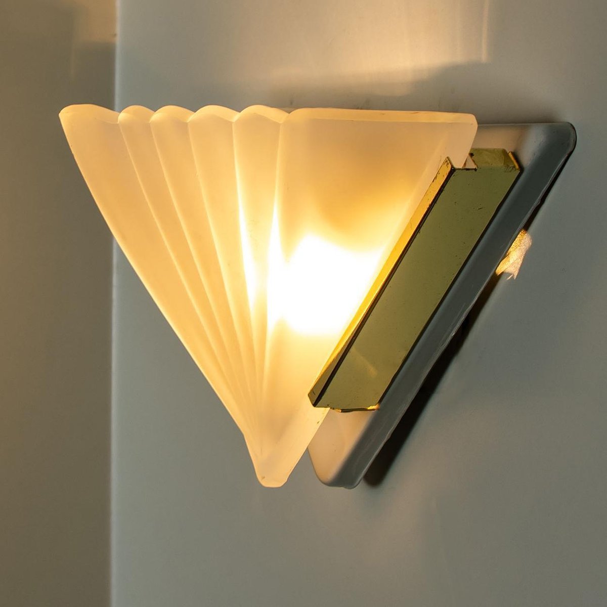 Art Deco Triangle-Shaped Wall Sconce for sale at Pamono