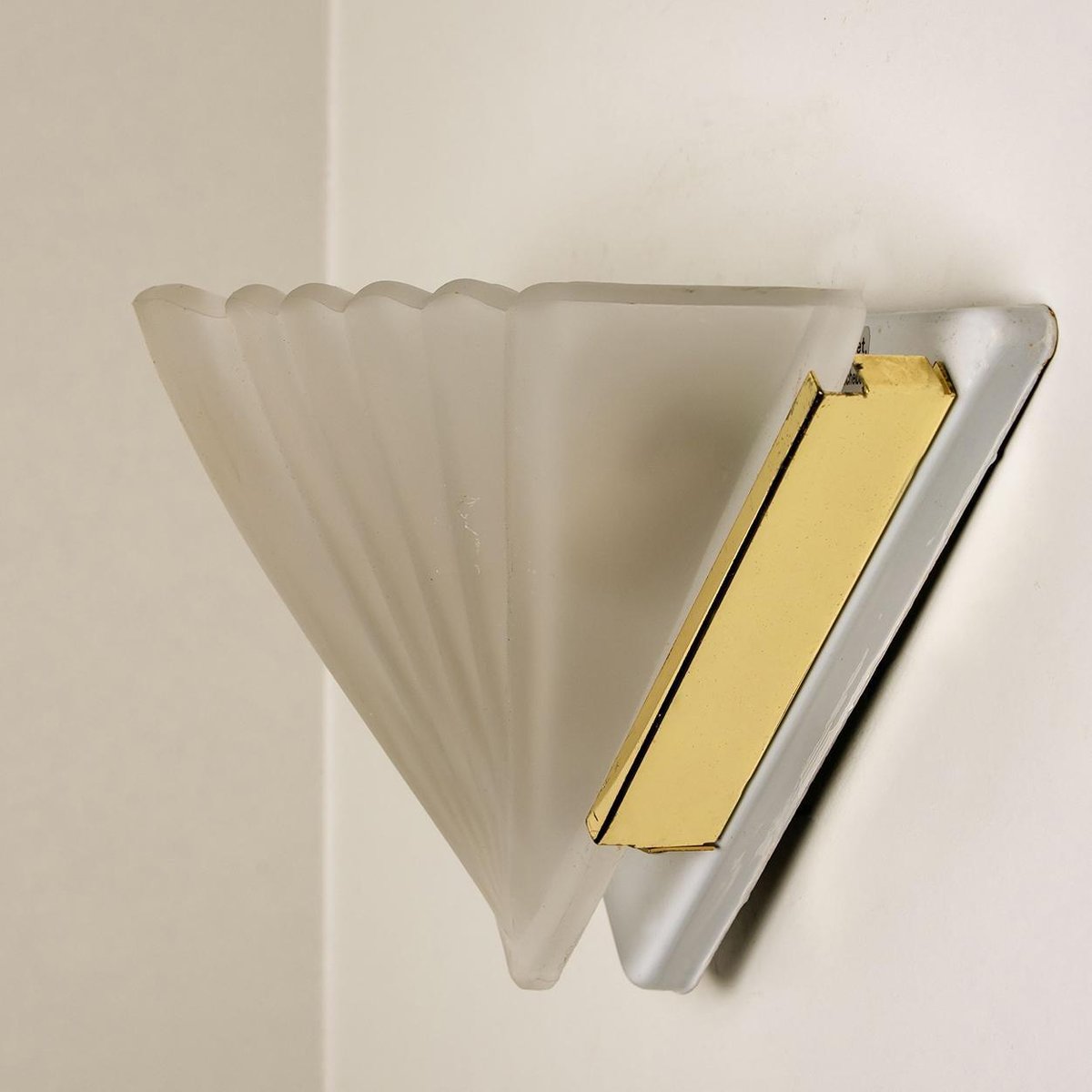 Art Deco Triangle-Shaped Wall Sconce for sale at Pamono