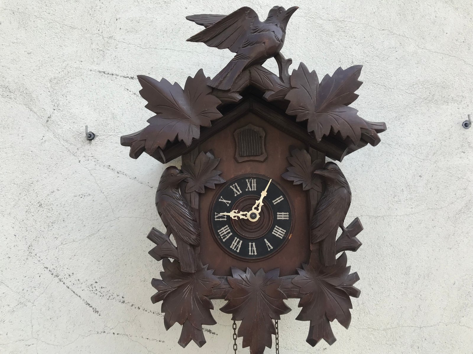 Carved Large Cuckoo Clock with Birds, 1940s for sale at Pamono