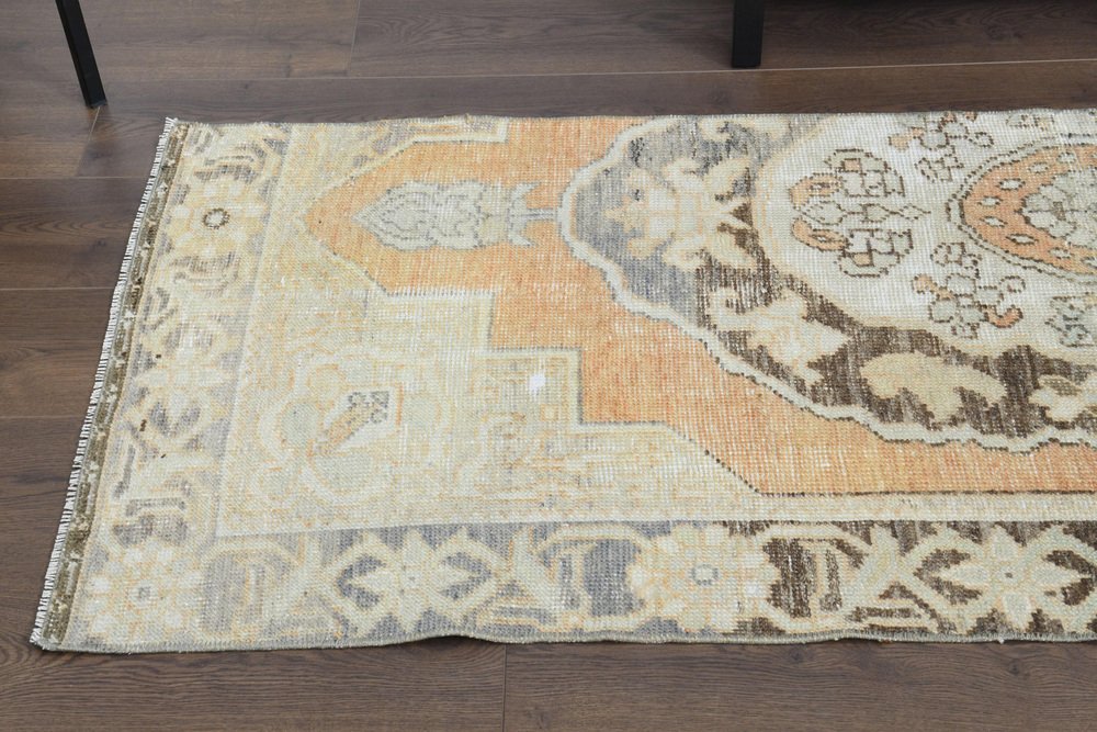 Vintage Middle Eastern Wool Rug for sale at Pamono