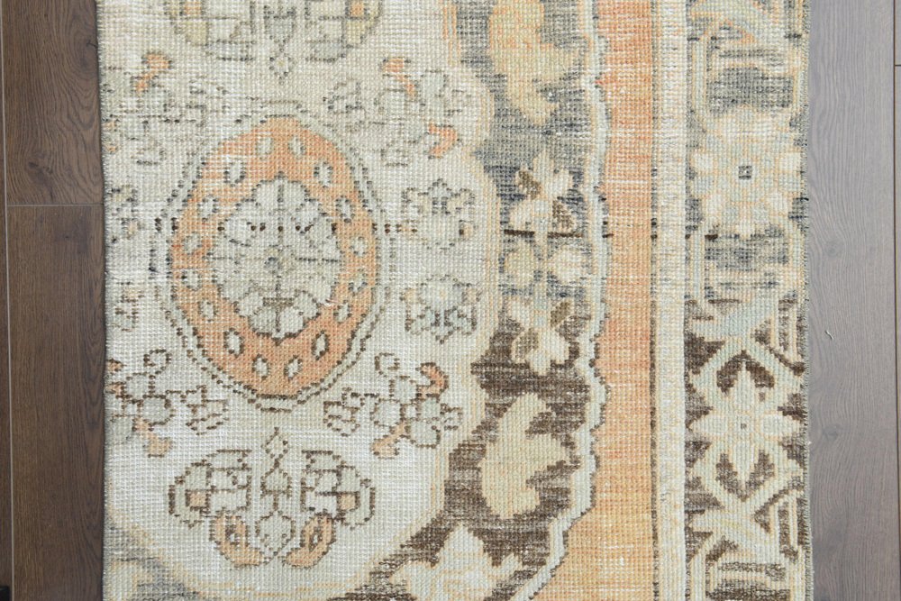 Vintage Middle Eastern Wool Rug for sale at Pamono