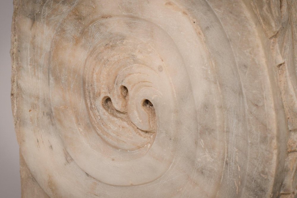 Ancient Marble Corbel for sale at Pamono