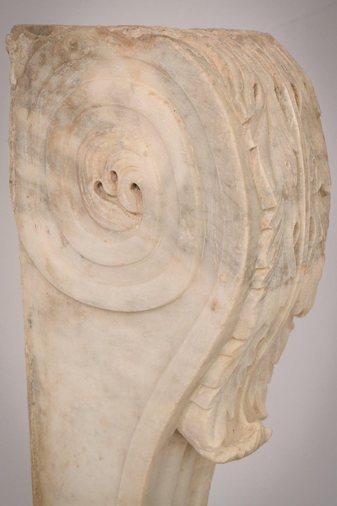 Ancient Marble Corbel for sale at Pamono