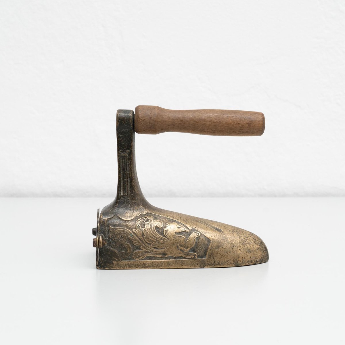 Antique 20th Century Traditional Metal Iron, 1930s for sale at Pamono