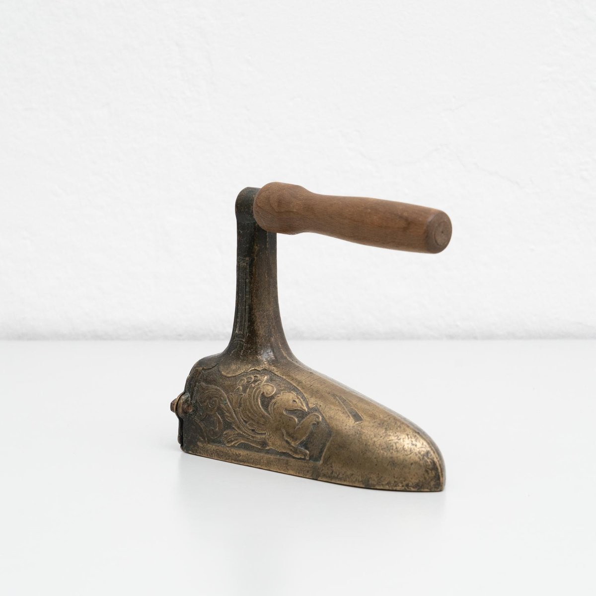 Antique 20th Century Traditional Metal Iron, 1930s for sale at Pamono