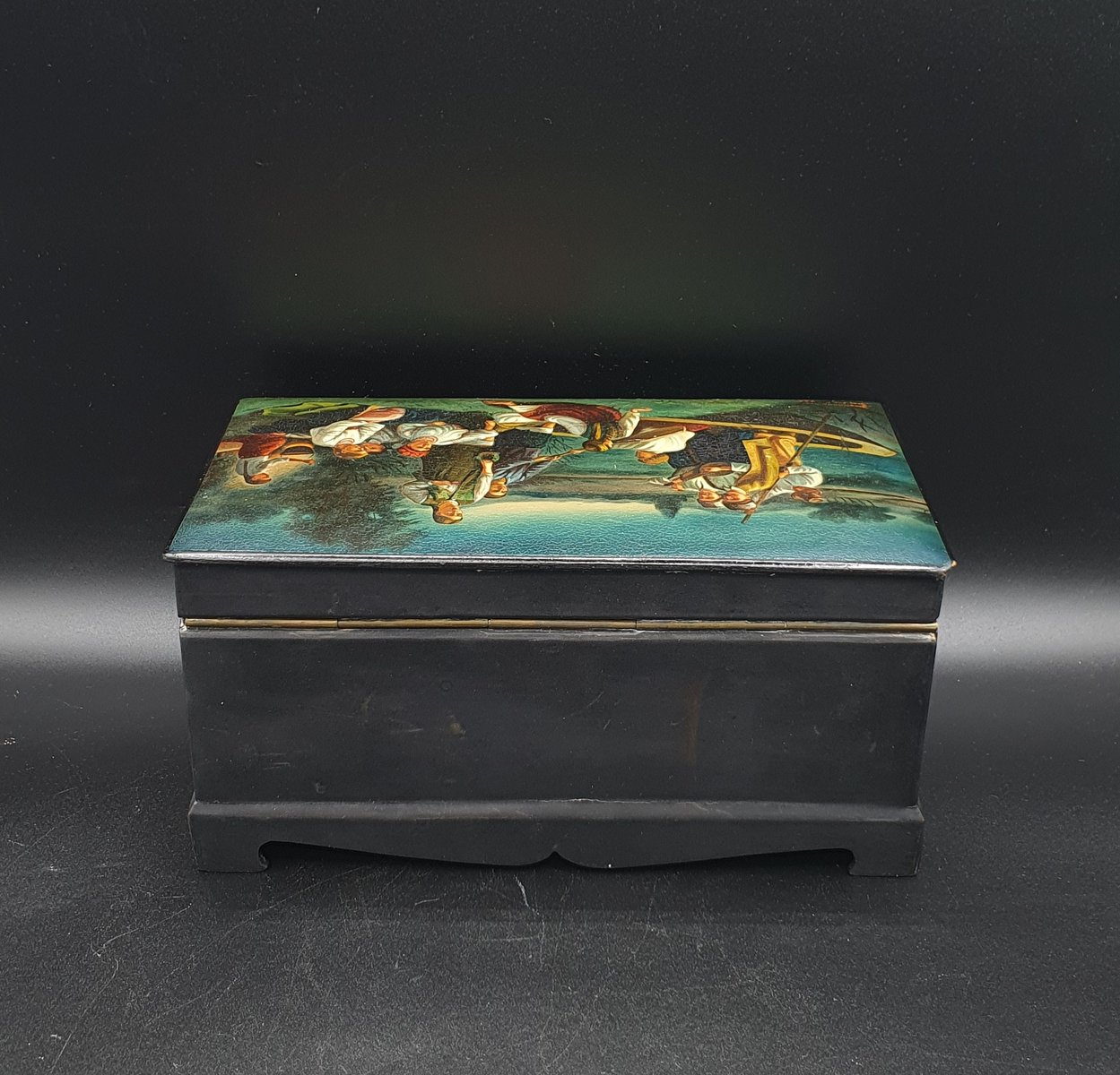 Large Antique Lacquer Box for sale at Pamono