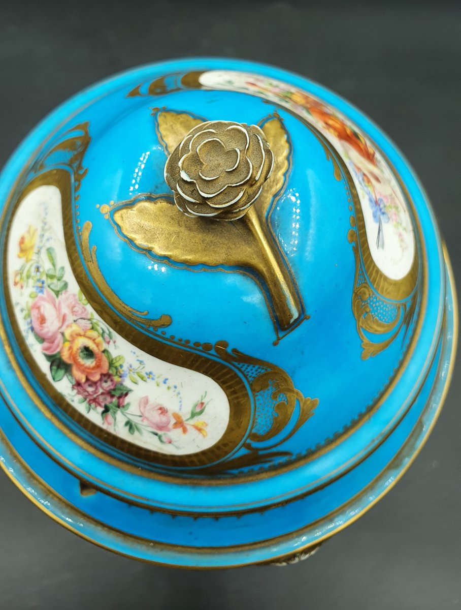 Large Celestial Blue Potpourri in Sèvres Porcelain for sale at Pamono