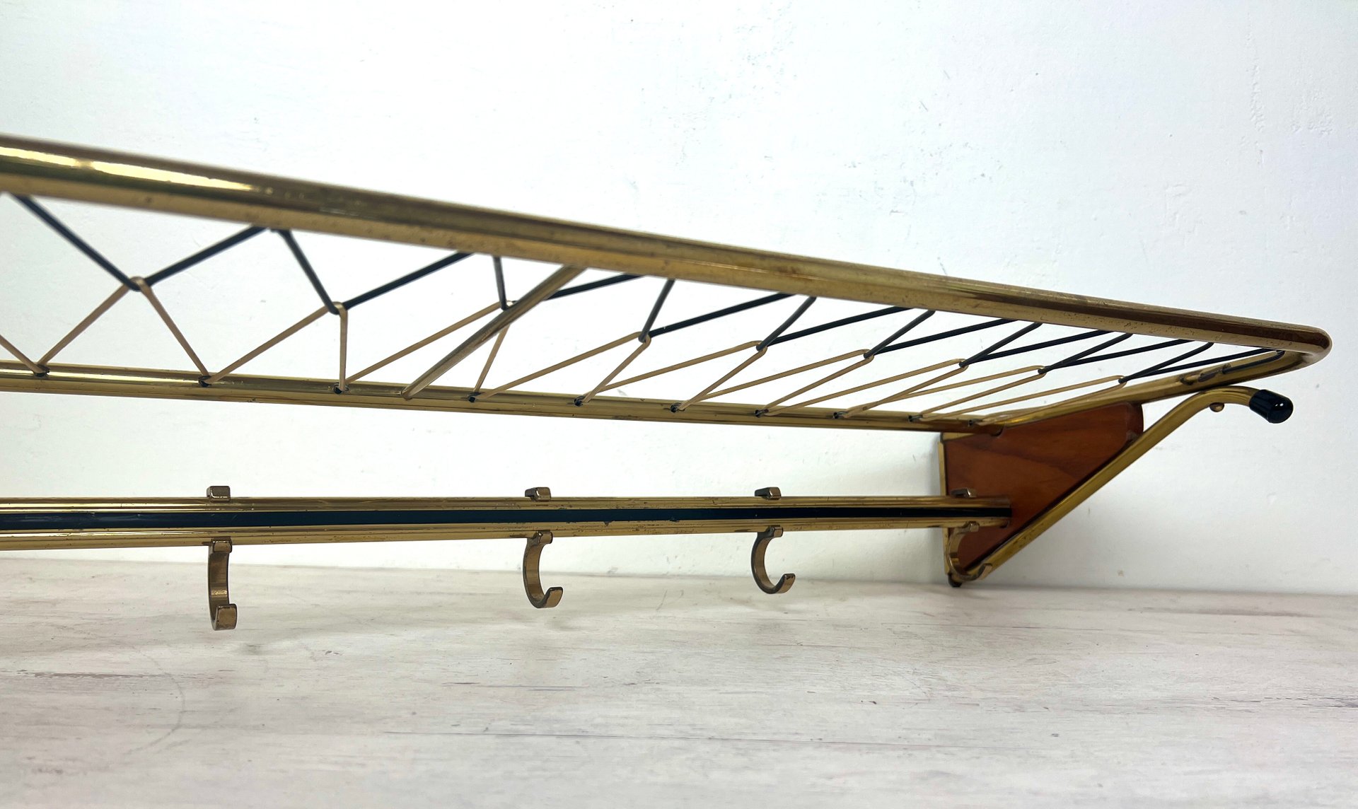 Vintage Zug Garderobe aus Messing und Holz bei Pamono kaufen