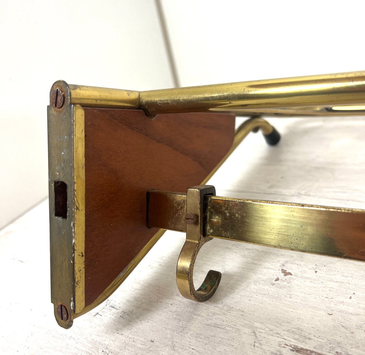 Vintage Zug Garderobe aus Messing und Holz bei Pamono kaufen
