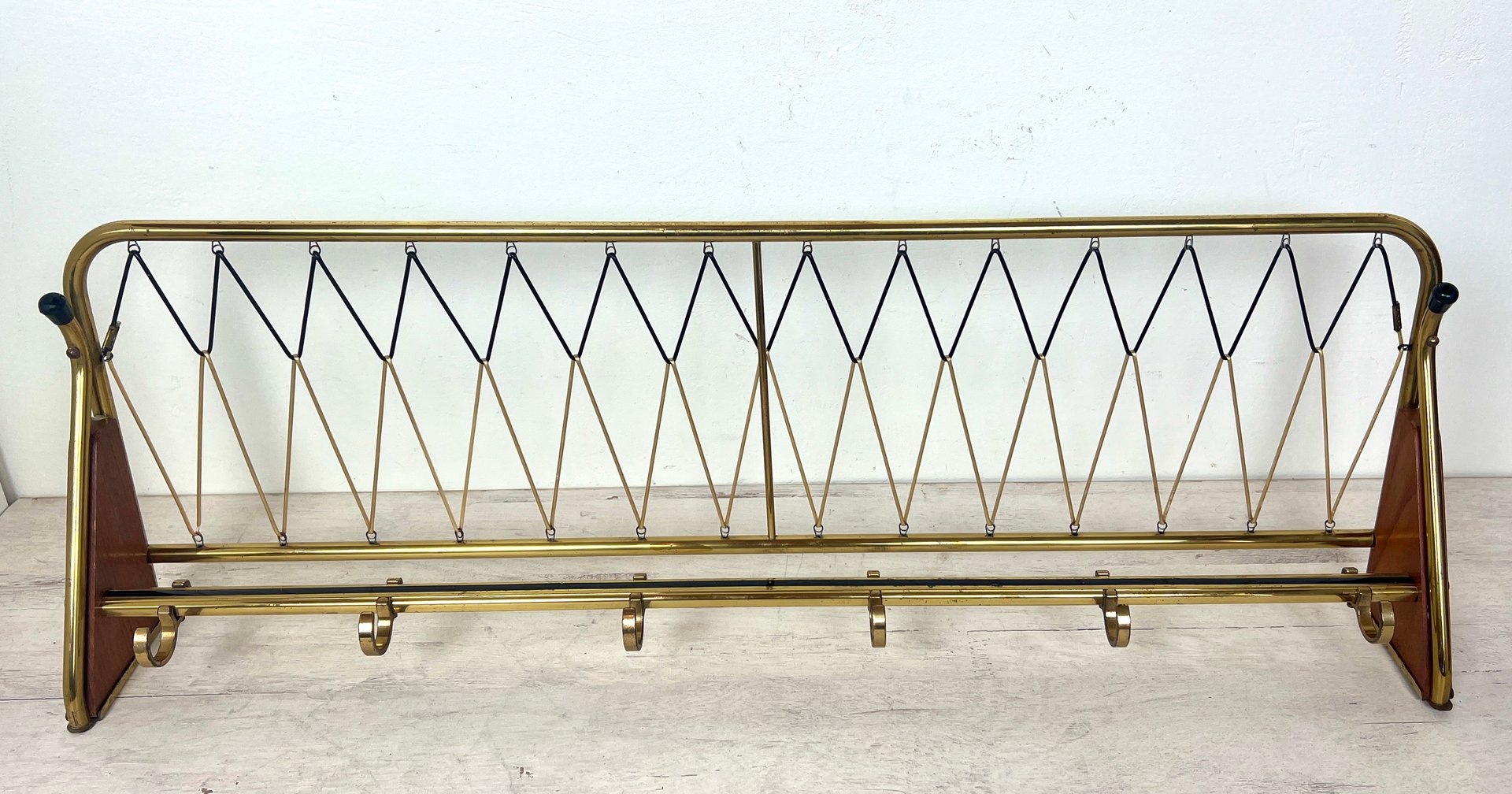 Vintage Zug Garderobe aus Messing und Holz bei Pamono kaufen