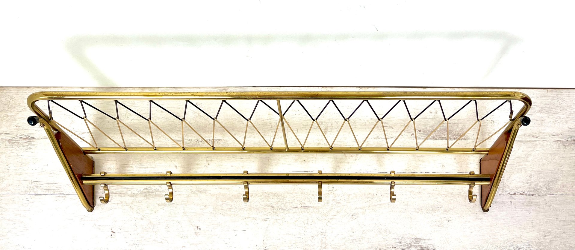 Vintage Zug Garderobe aus Messing und Holz bei Pamono kaufen