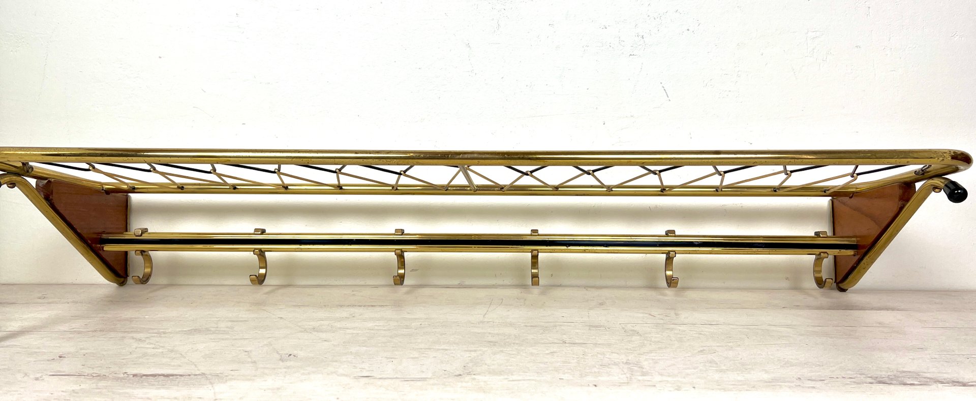 Vintage Zug Garderobe aus Messing und Holz bei Pamono kaufen