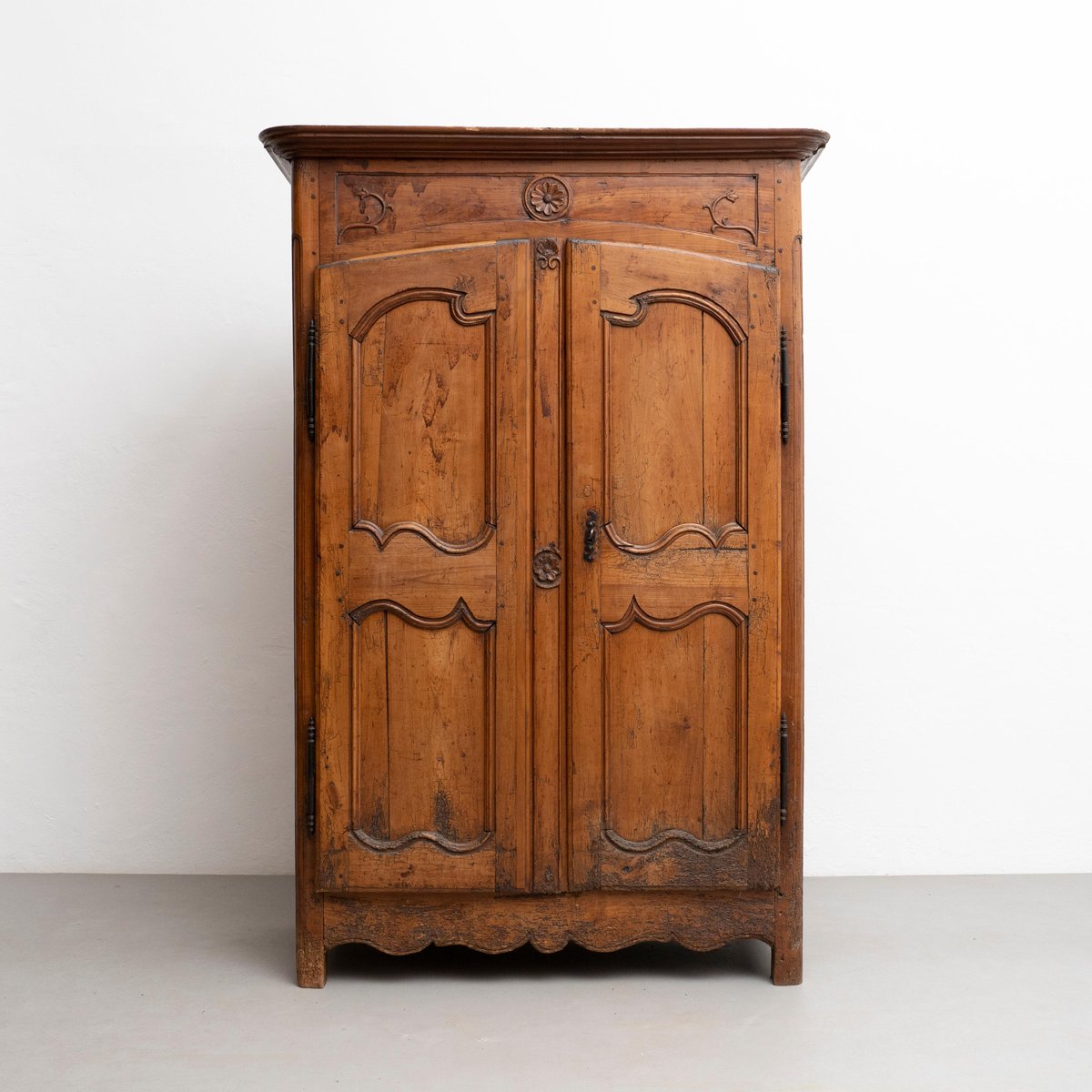 Early 20th Century Traditional Spanish Wood Wardrobe for sale at Pamono