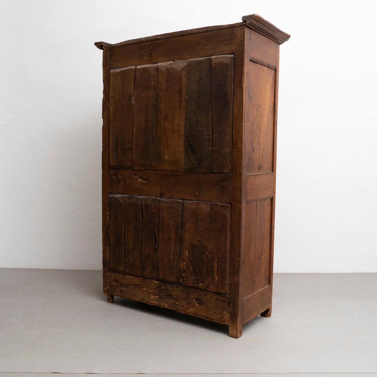 Early 20th Century Traditional Spanish Wood Wardrobe for sale at Pamono