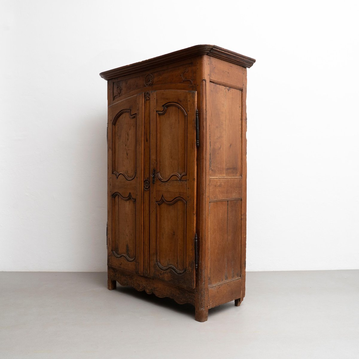Early 20th Century Traditional Spanish Wood Wardrobe for sale at Pamono