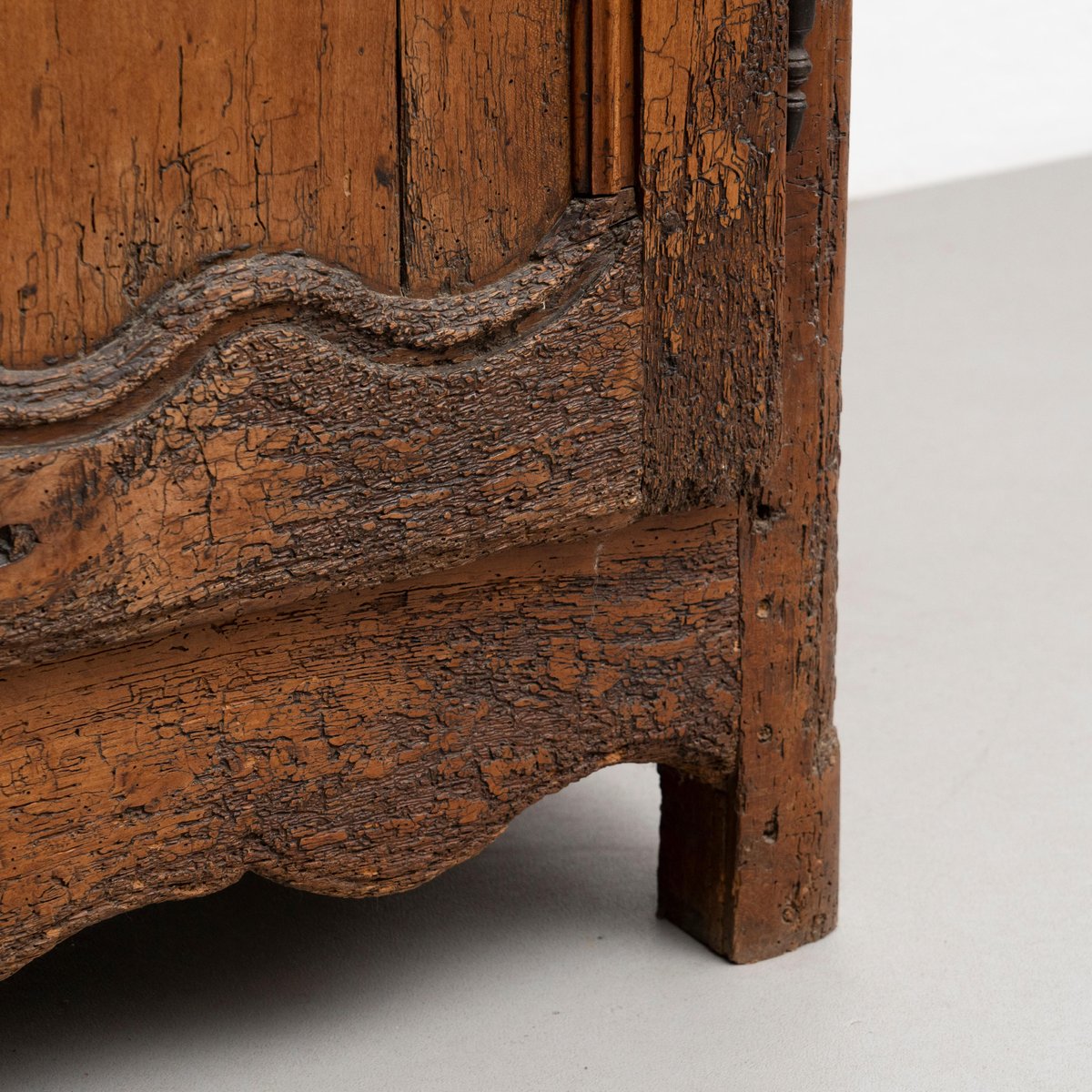 Early 20th Century Traditional Spanish Wood Wardrobe for sale at Pamono