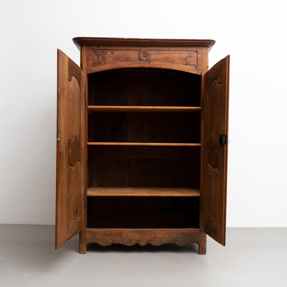 Early 20th Century Traditional Spanish Wood Wardrobe for sale at Pamono