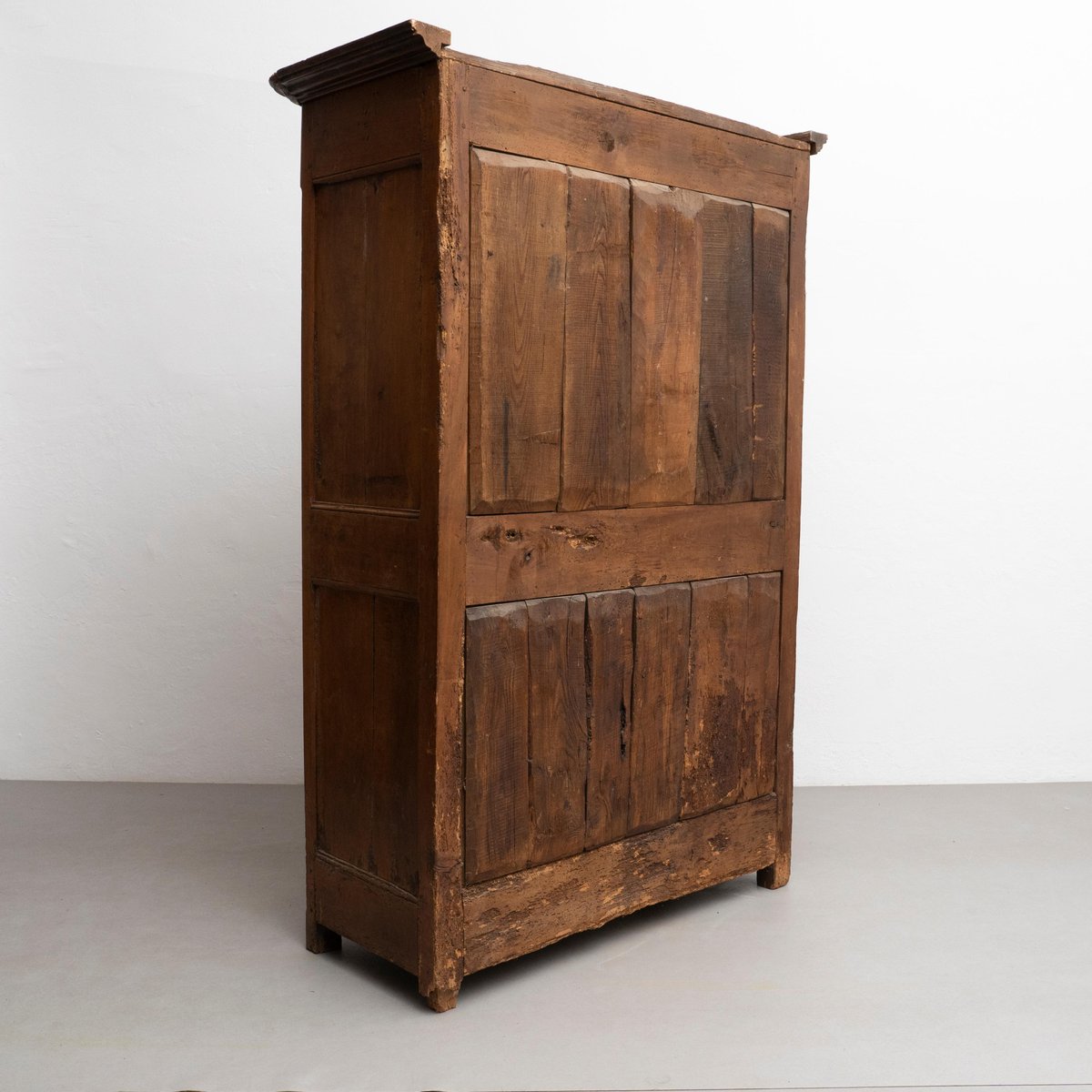 Early 20th Century Traditional Spanish Wood Wardrobe for sale at Pamono