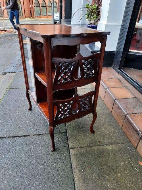 Edwardian Mahogany Display Table for sale at Pamono
