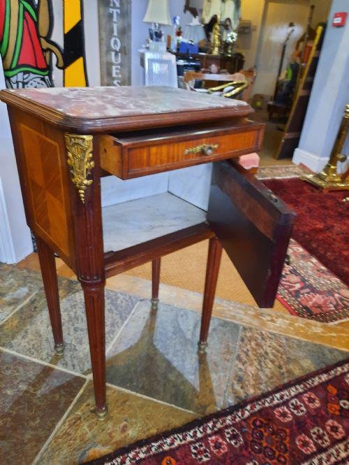 Französisches Nachtkästchen aus Kingwood & Mahagoni, 1890er bei Pamono ...