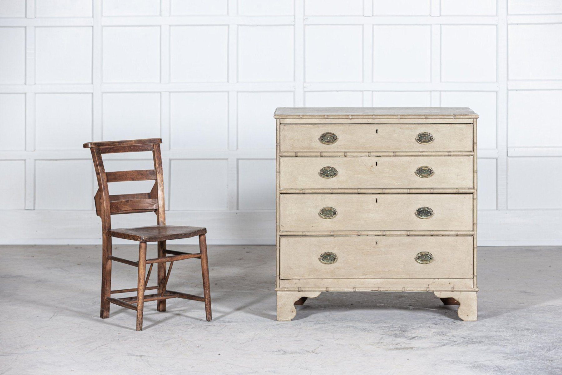 Georgianische Lackierte Kommode in Bambus Optik, 1840 bei Pamono kaufen