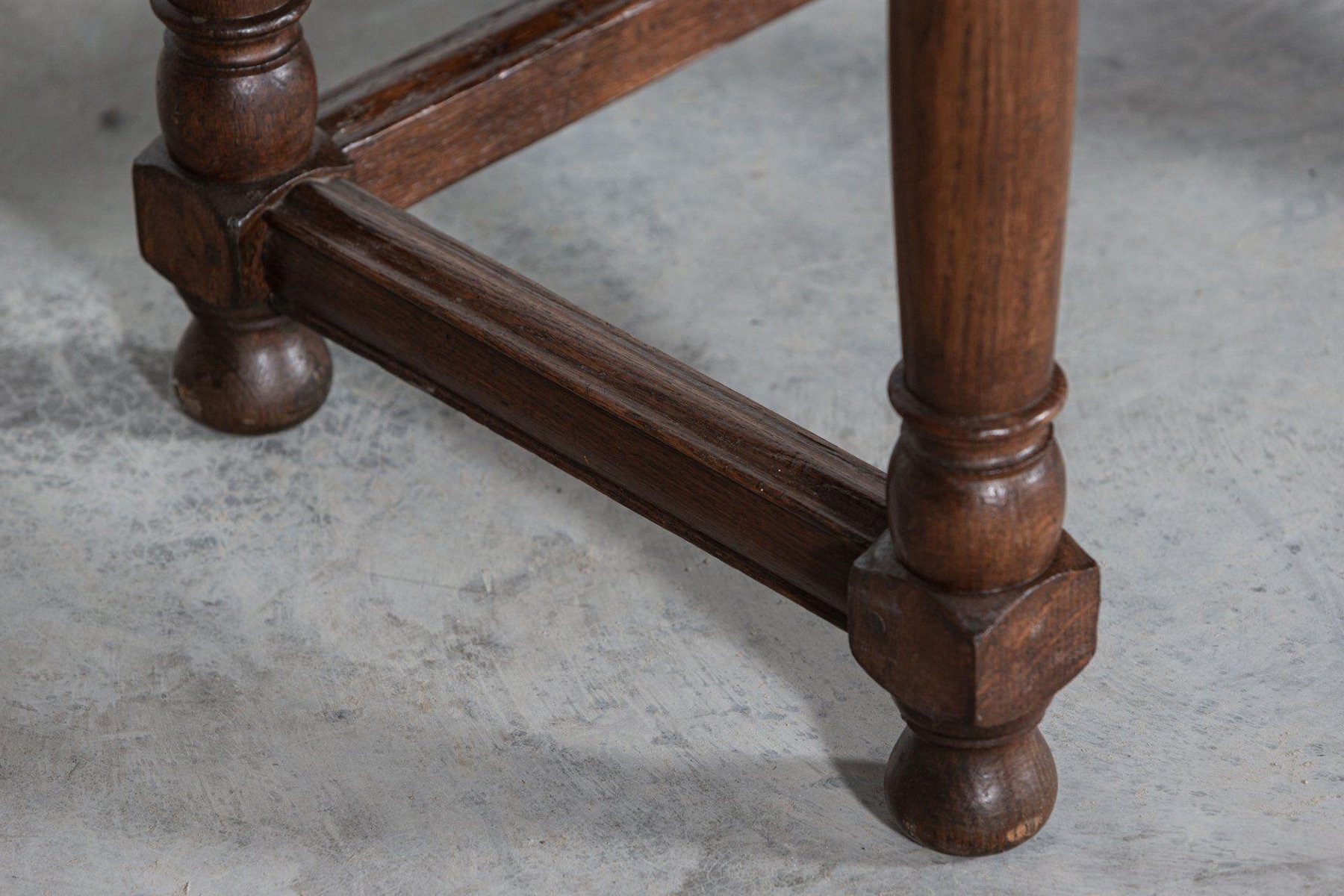 Antique English Bank Cashiers Table in Oak, 1890 for sale at Pamono
