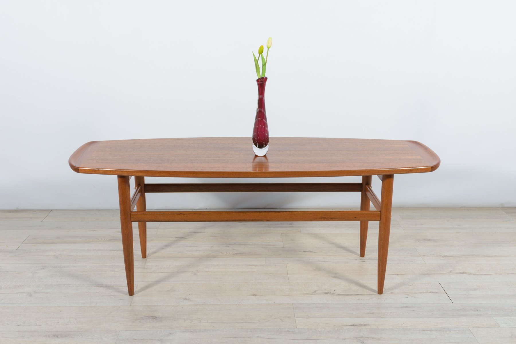 Spannende Mid Century Couchtisch Bild