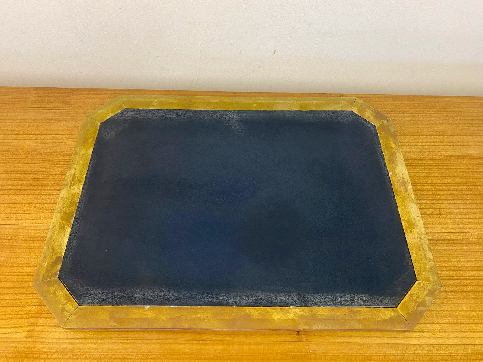 Vintage Tablett aus Bronze & Leder, 1950er bei Pamono kaufen