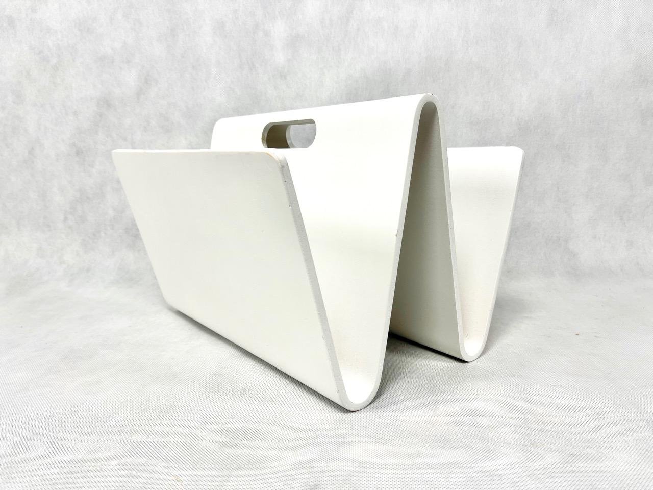 Magazine Rack in Plywood in the style of Alvar Aalto, 1980s for sale at ...