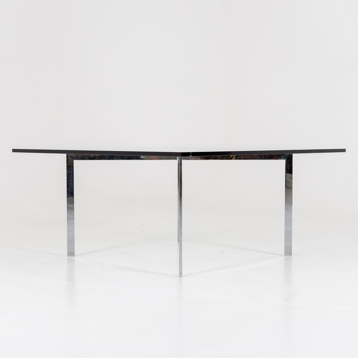 Table Basse Barcelona par Ludwig Mies van der Rohe pour Knoll ...