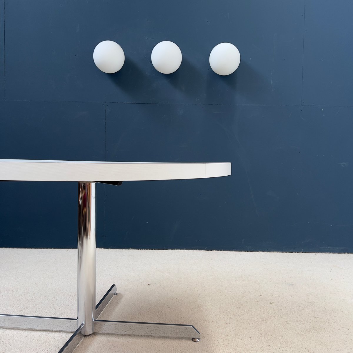 Round Patoe Edition Dining Table, 1970s for sale at Pamono