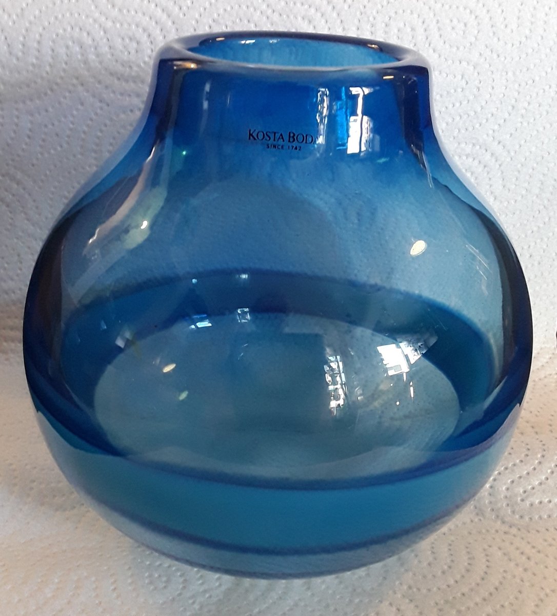 Vintage Swedish Spherical Glass Vase by Gunnel Sahlin for Kosta Boda ...