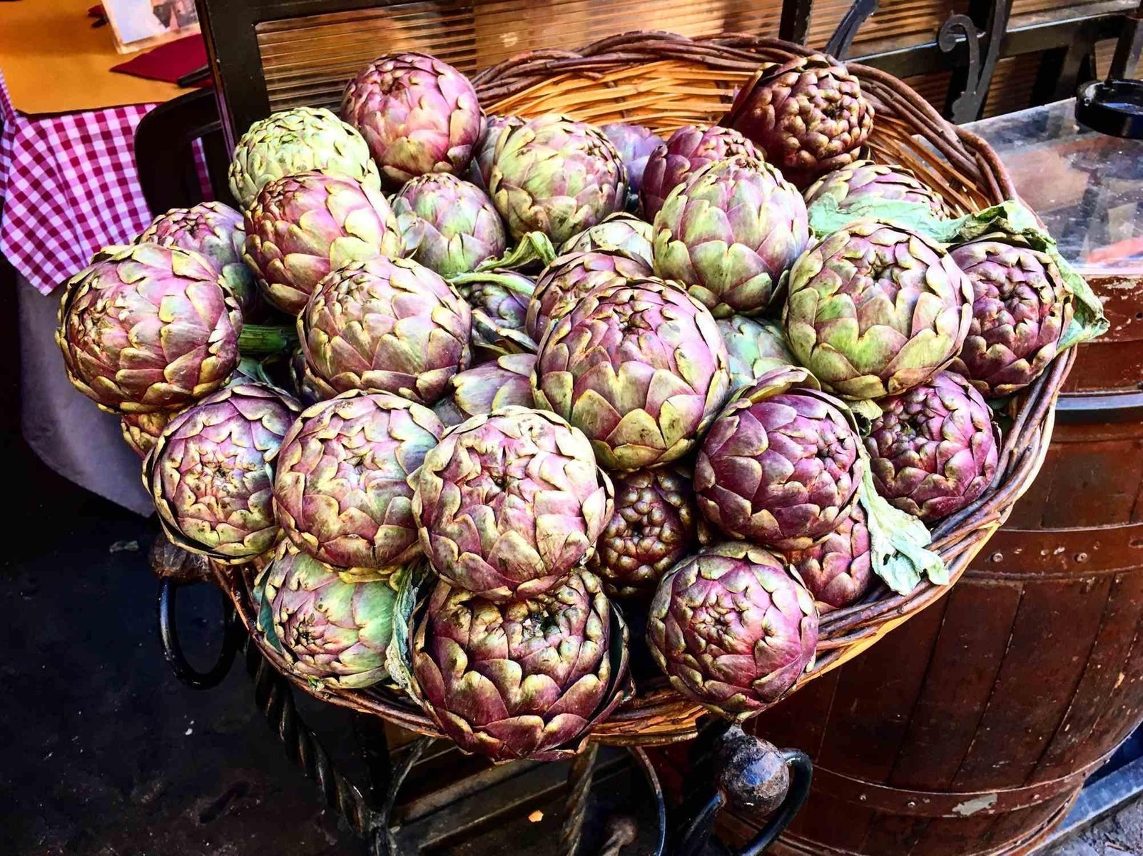Cindi Emond, Carciofi, Trastevere, Photograph, 2017 for sale at Pamono
