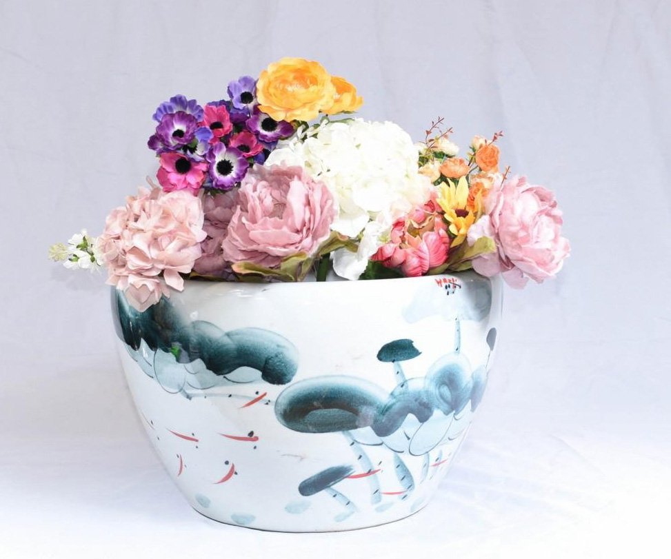 Chinese Ming Porcelain Planter for sale at Pamono