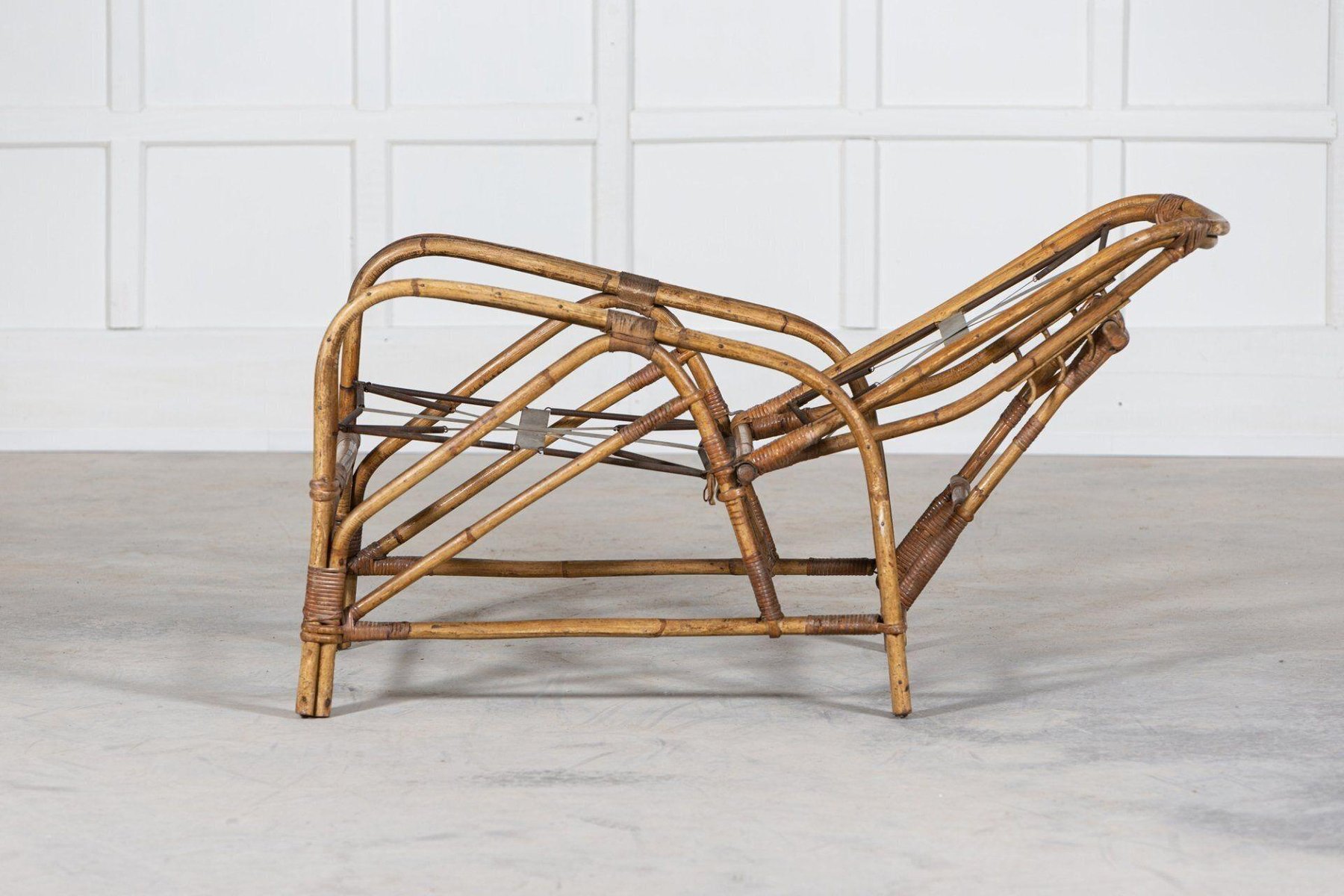 Butaca reclinable inglesa Mid-Century de bambú, años 50 en venta en Pamono