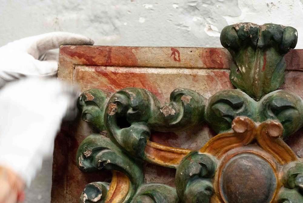18th Century Baroque Niche in Carved Polychrome Wood for sale at Pamono