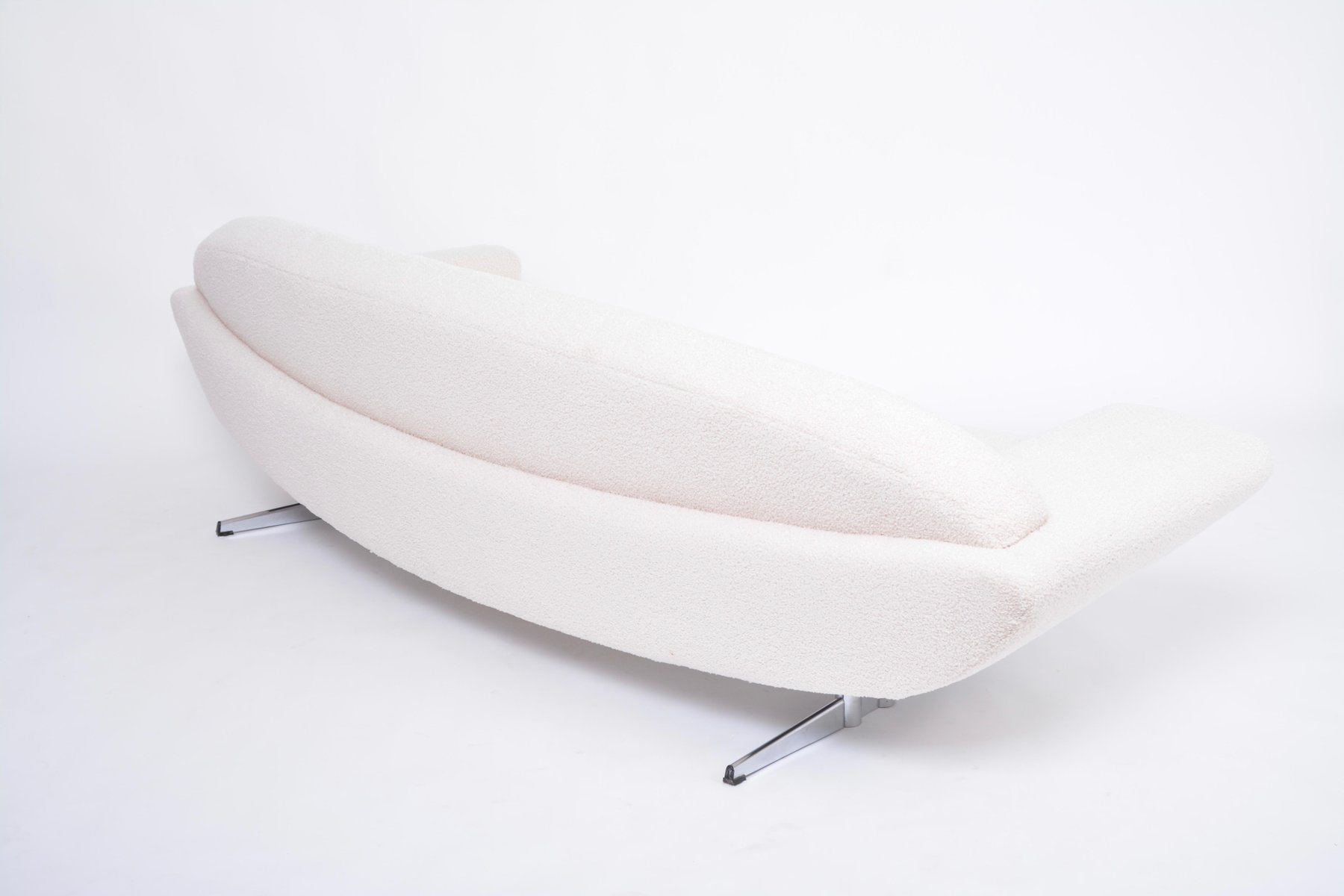 Divano Teddy Fur Mid-Century bianco attribuito a Johannes Andersen ...