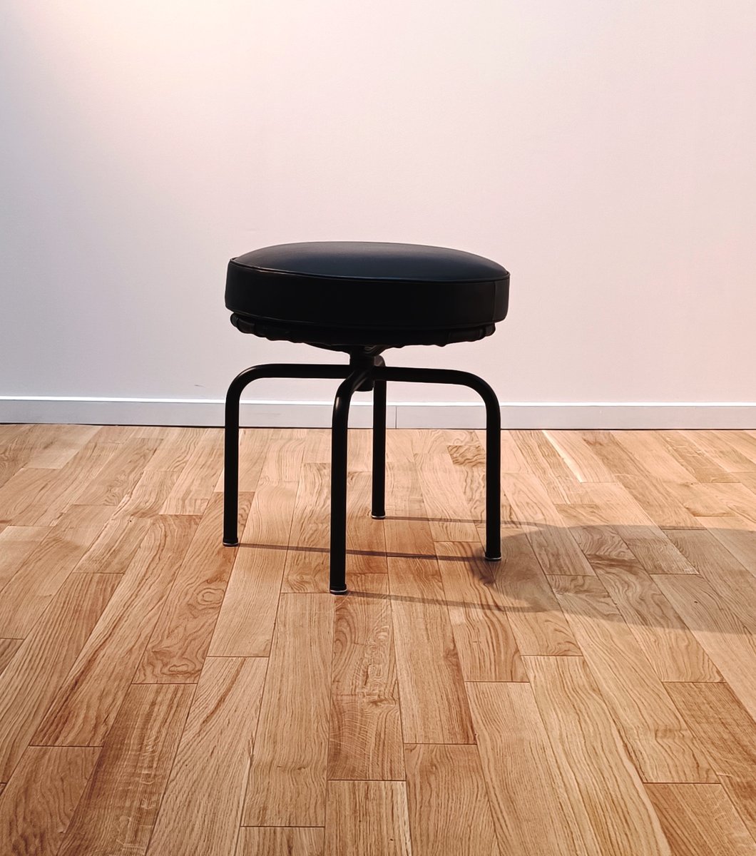 LC8 Stool from Cassina for sale at Pamono