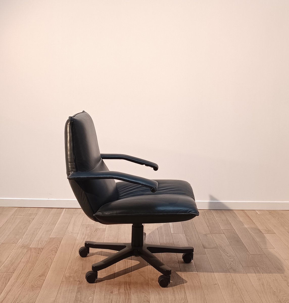 Delta Chair from International Furniture, 2000s for sale at Pamono