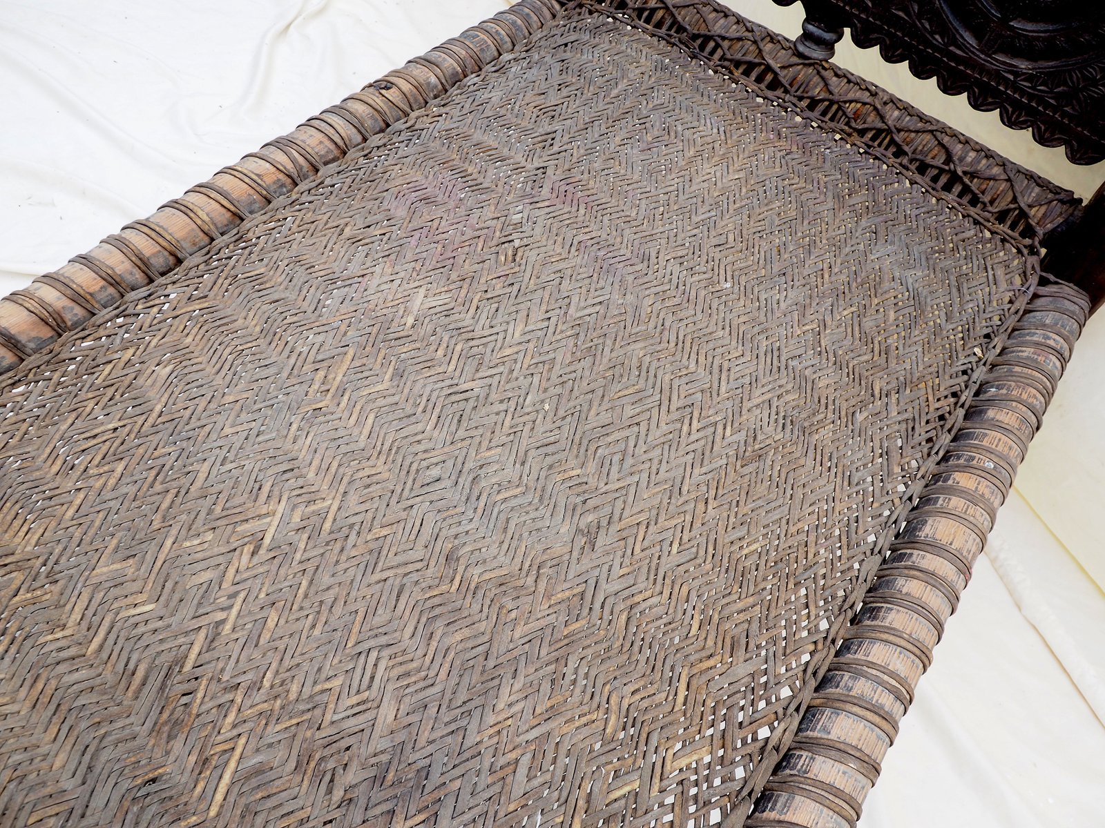 Letto Charpoi antico della Swat Valley, Pakistan, anni '20 in vendita ...