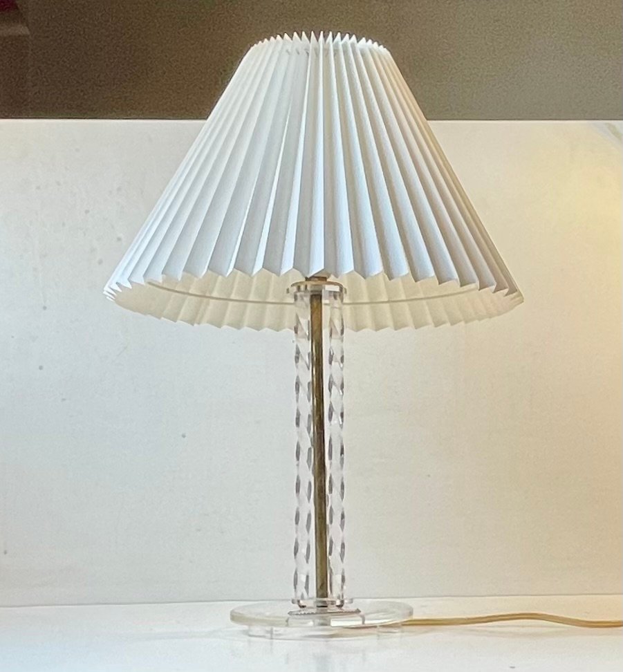 Art Deco Style Table Lamp in Twisted Acrylic Glass and Brass, 1950s for sale at Pamono