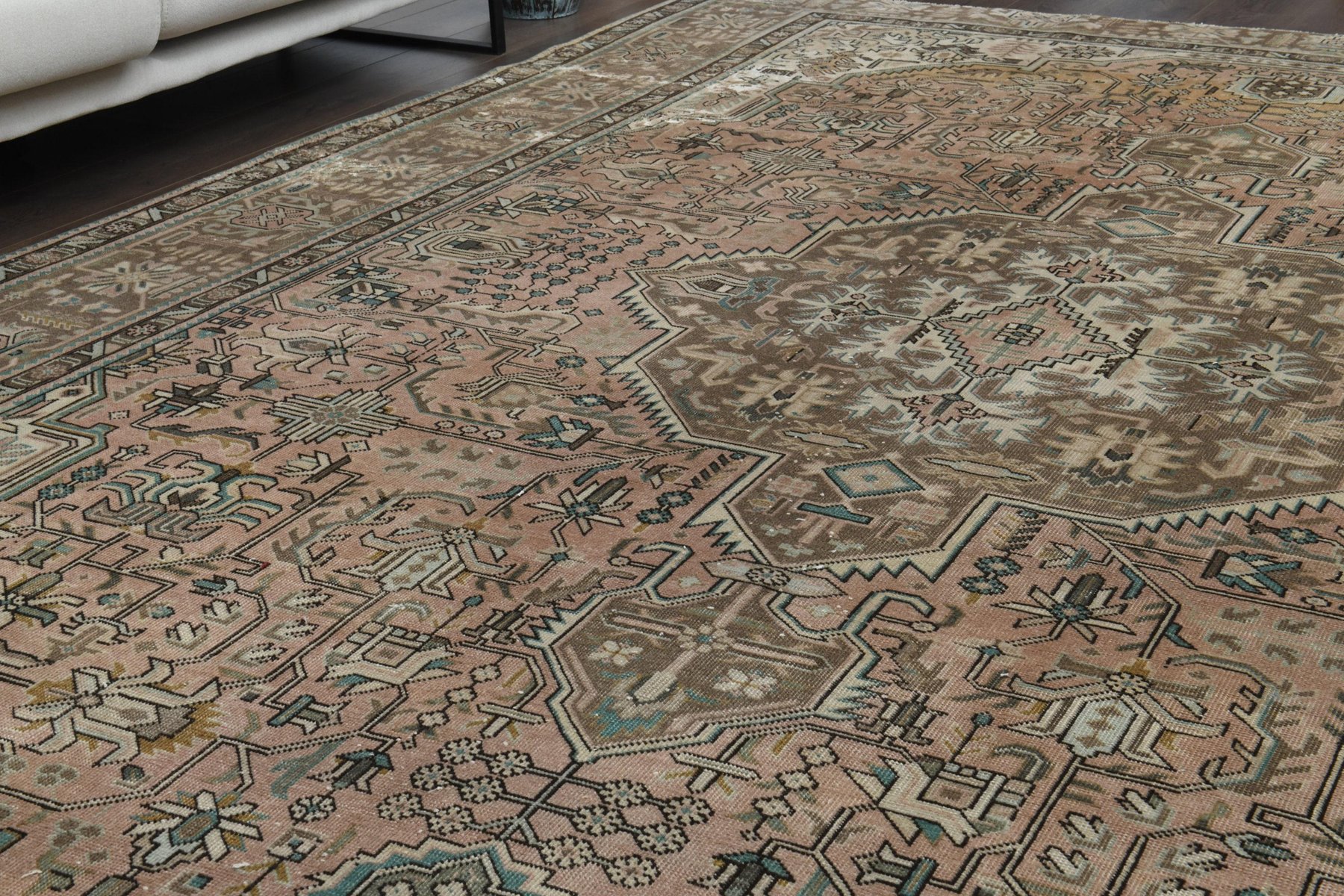 Middle Eastern Heriz Style Rug, 1960s for sale at Pamono