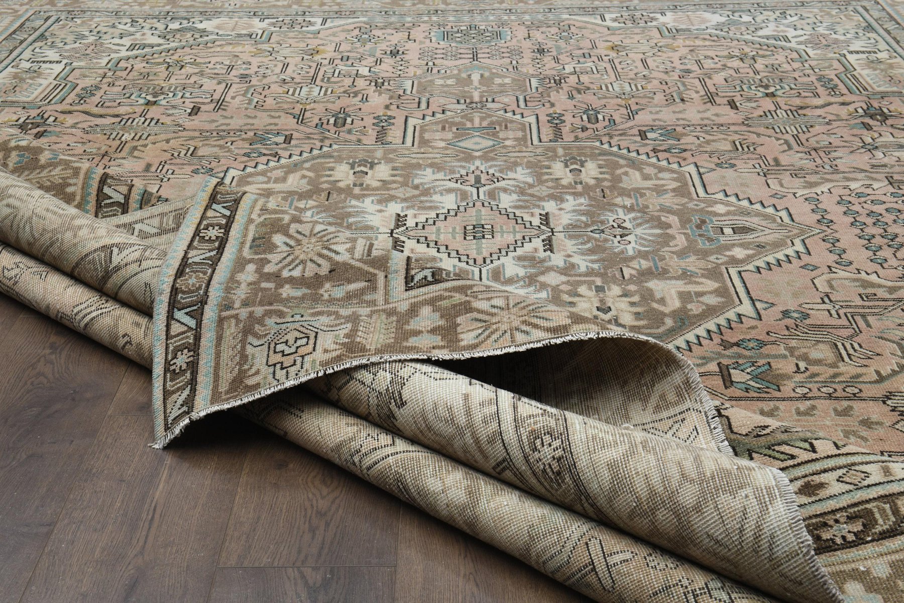 Middle Eastern Heriz Style Rug, 1960s for sale at Pamono