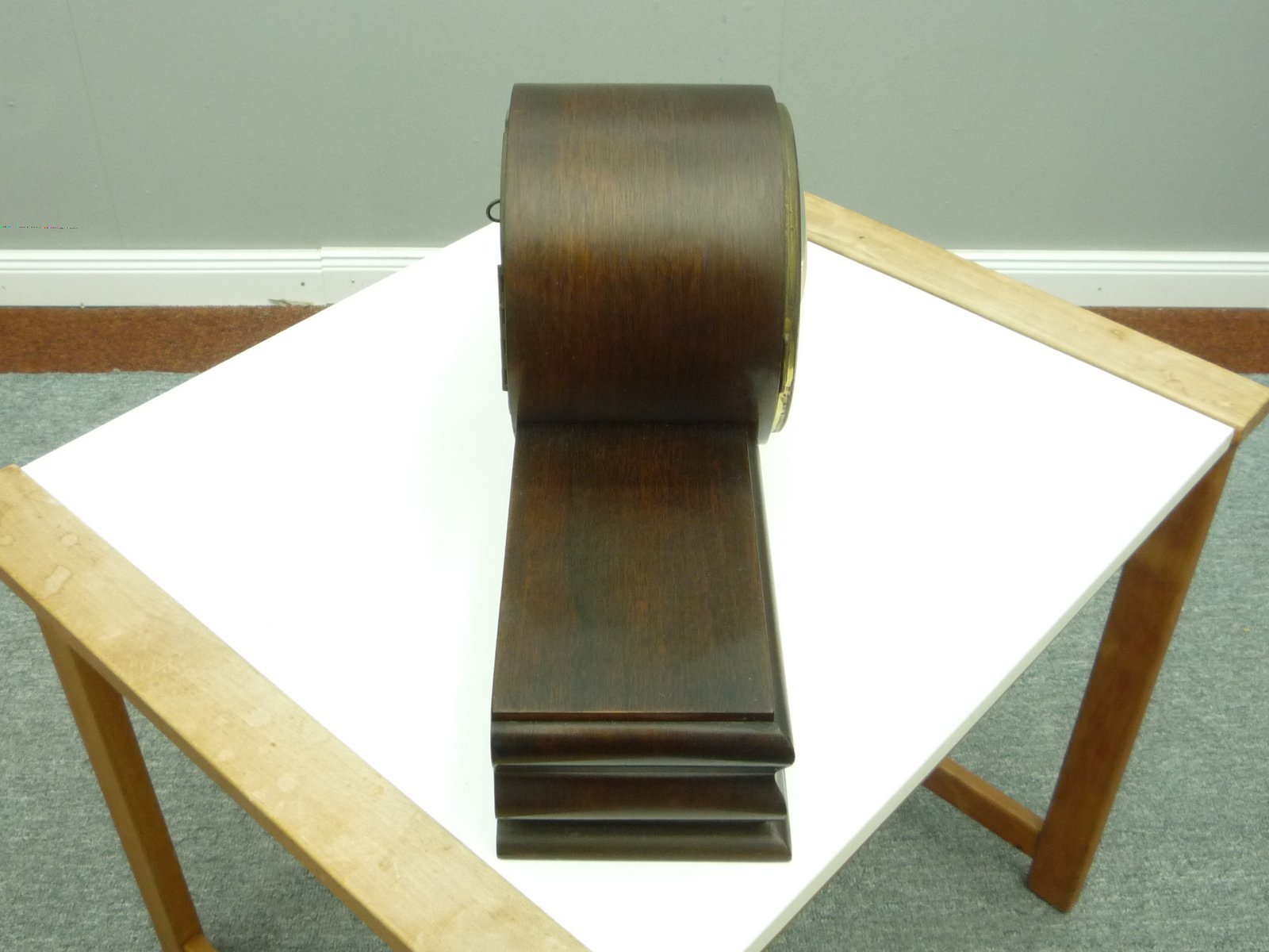 German Art Deco Mantel Clock from Hermle, 1930s for sale at Pamono