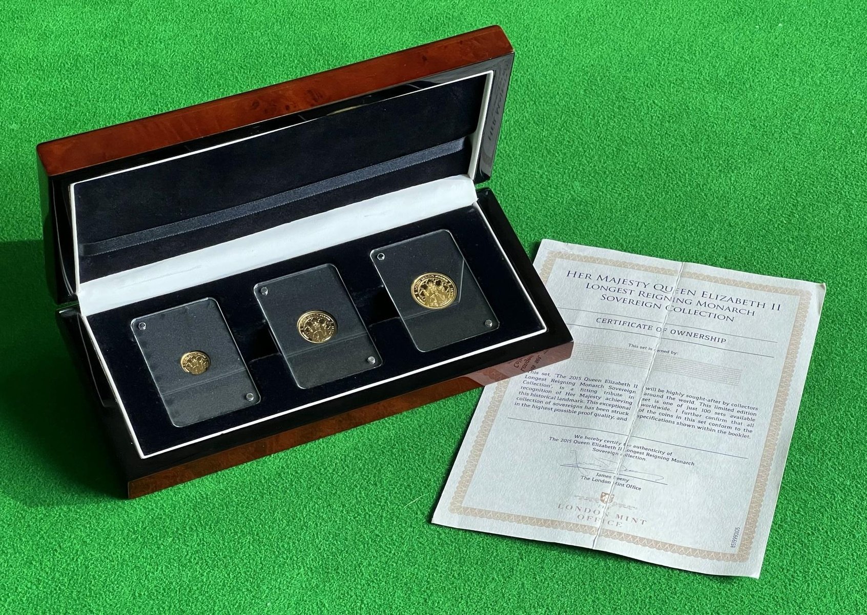 22ct Gold Queen Elizabeth ii 2015 Longest Reigning Monarch 3 Piece ...
