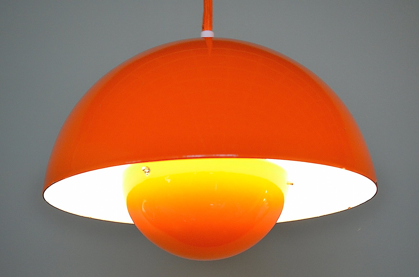 Lampada a sospensione Flower Pot VP1 di Verner Panton per Louis Poulsen ...