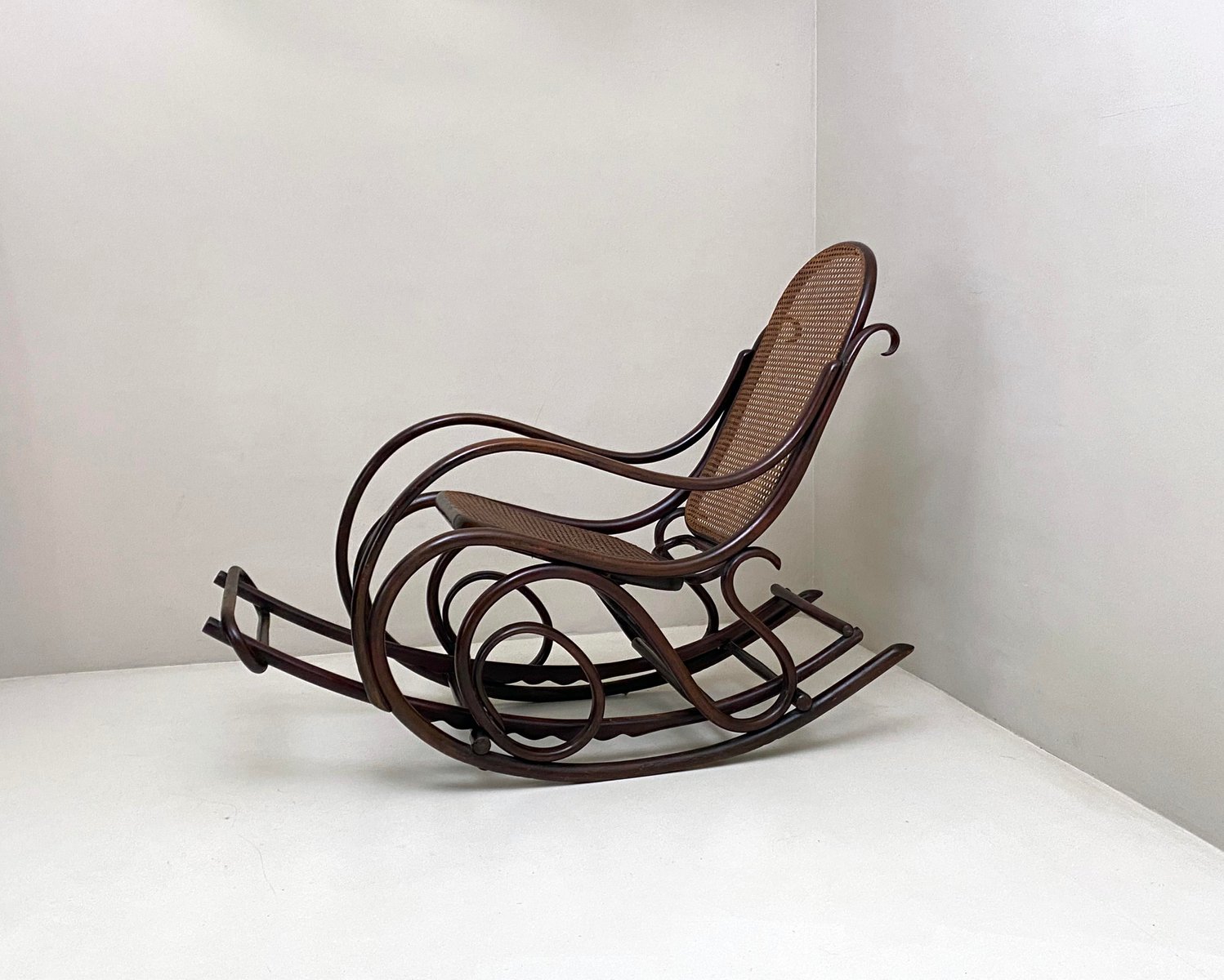 Rocking Chair Début 20ème Siècle de Thonet en vente sur Pamono